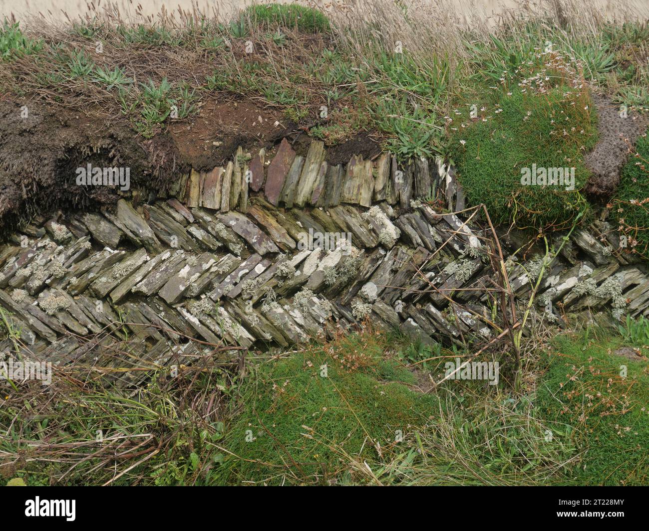 Layered stone wall hi-res stock photography and images - Alamy