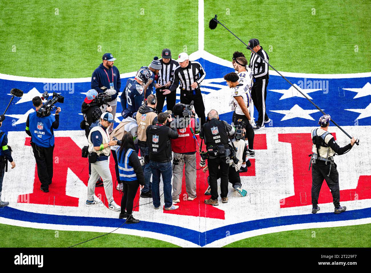 LONDON, UNITED KINGDOM. 15th, Oct 23. An overview of coin toss during ...