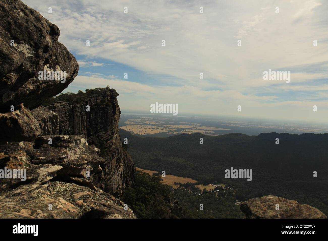 View from the Pinnacle Lookout in the Grampians National Park - Halls ...