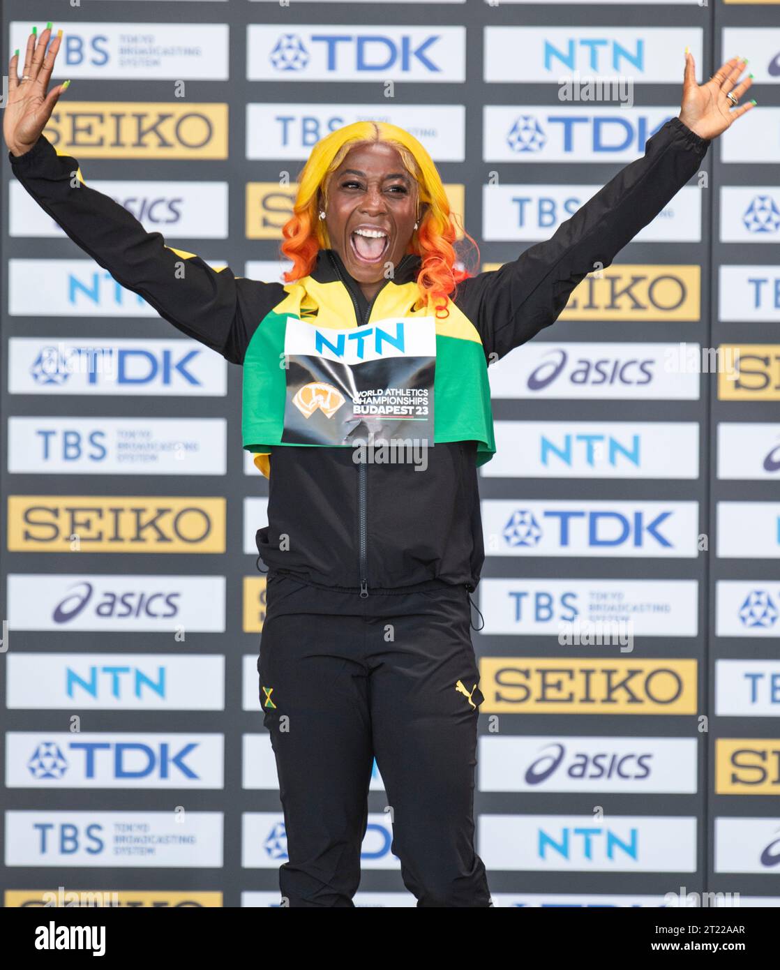 Shelly-Ann Fraser-Pryce of Jamaica bronze medal ceremony in the women’s ...