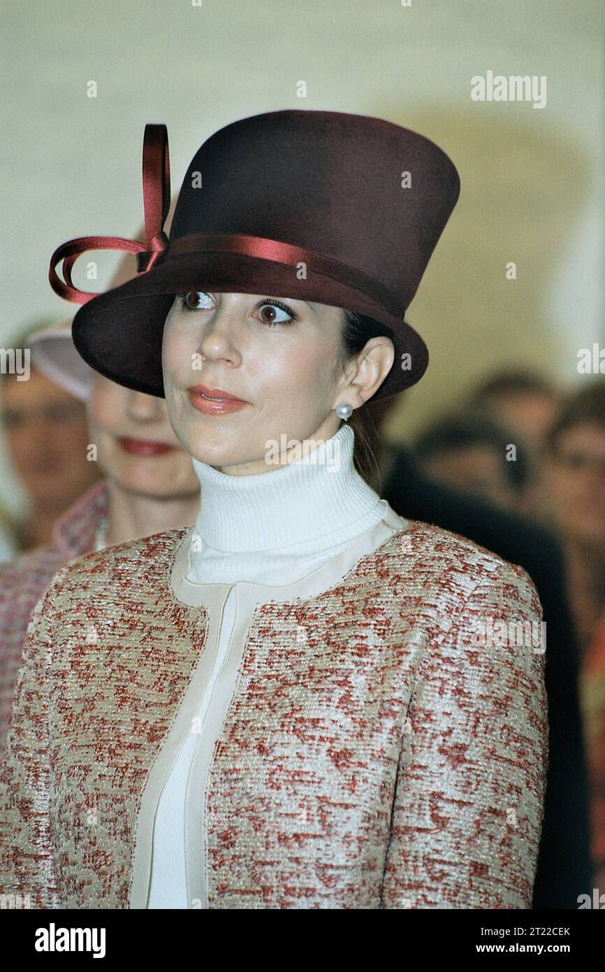 Royal arotic shiap hi-res stock photography and images - Alamy