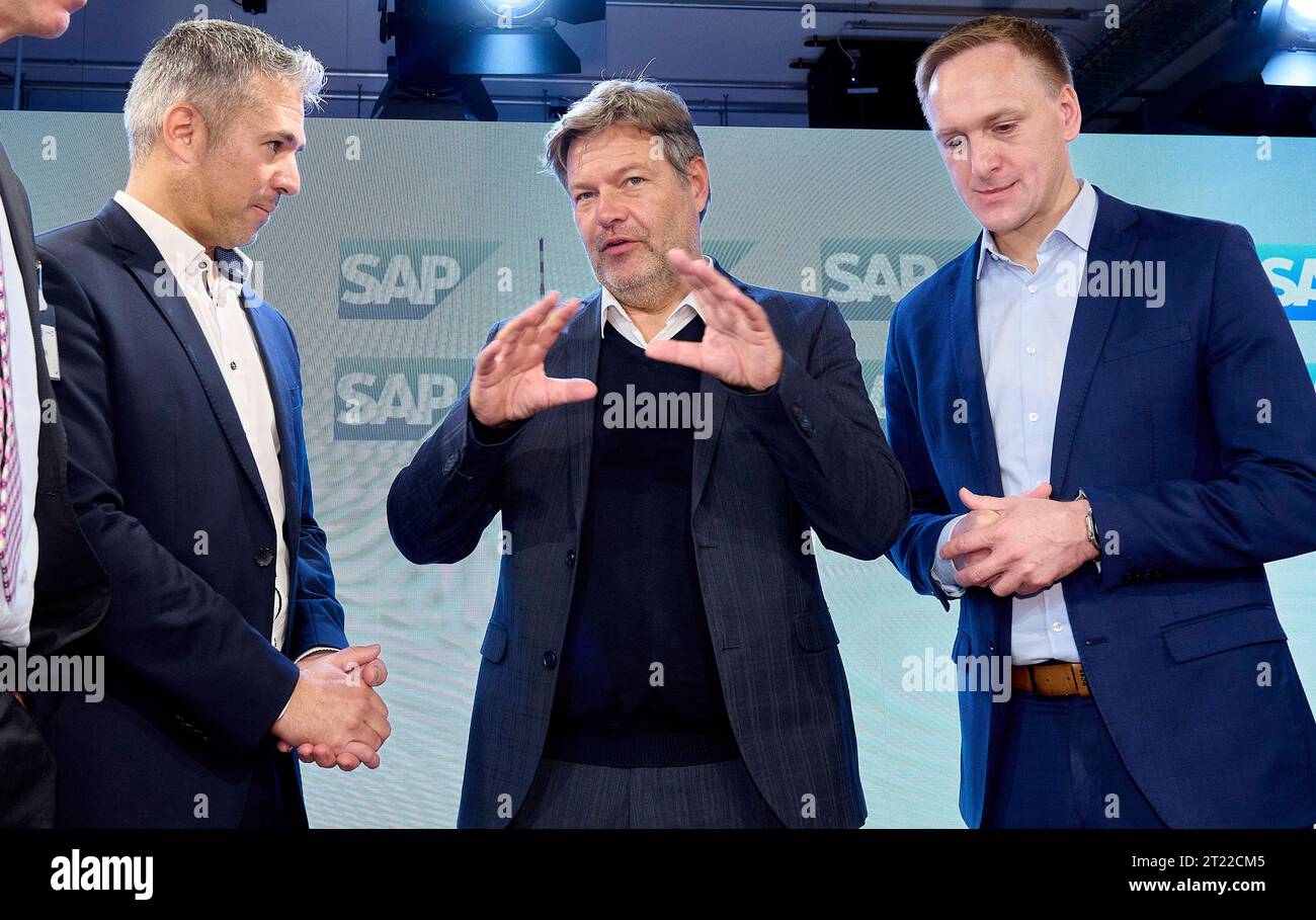 Martin Heining, Robert Habeck und Jürgen Müller von SAP Europa ...