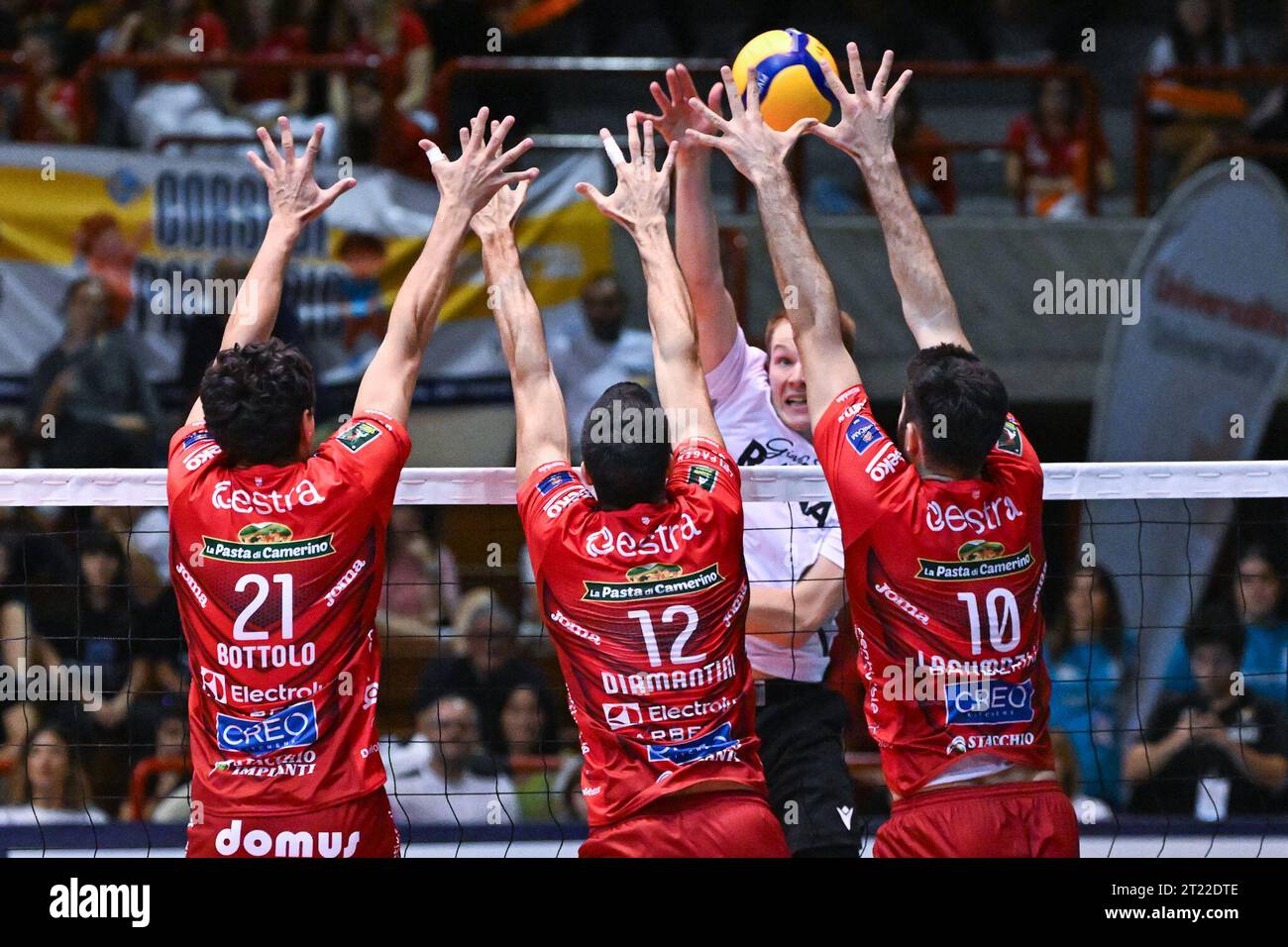 Jesi, Italy. 15th Oct, 2023. Spike of Rok Mozic ( Rana Verona ). during ...