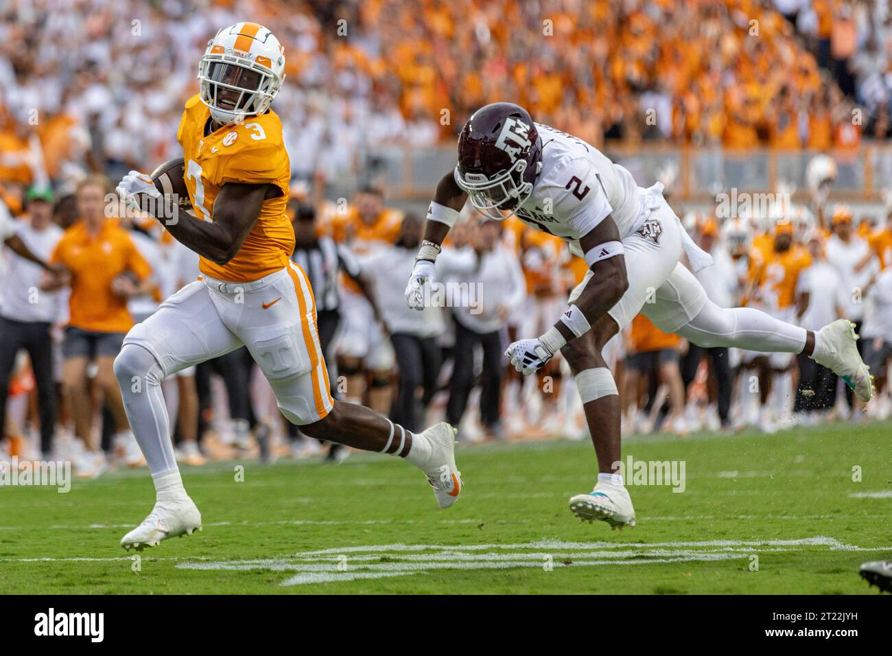 Tennessee defensive back Dee Williams (3) outruns Texas A&M defensive ...
