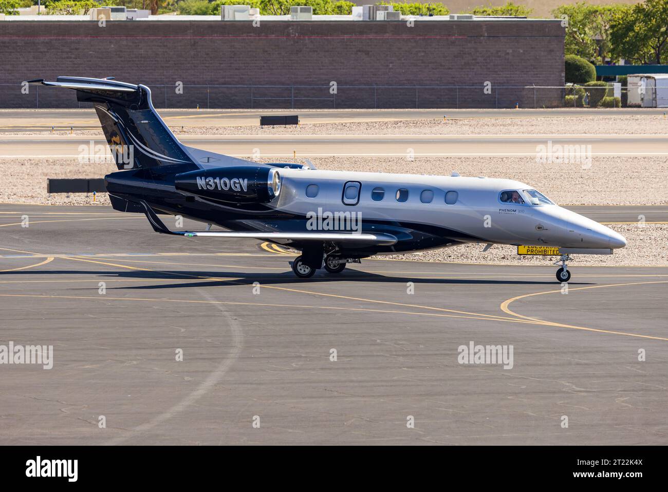 Embraer phenom 300 hi-res stock photography and images - Alamy