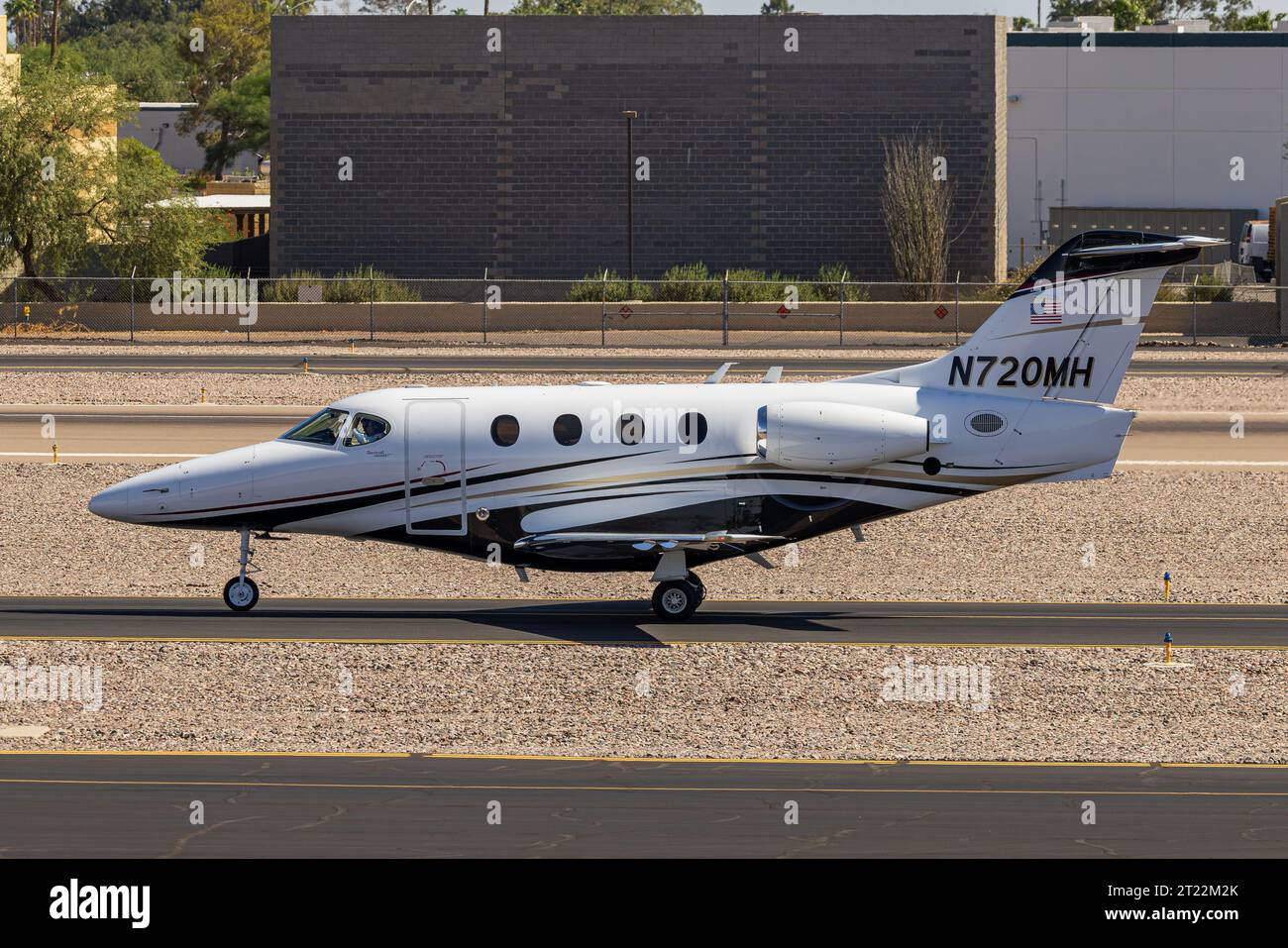 Landing at scottsdale airport hi-res stock photography and images - Alamy