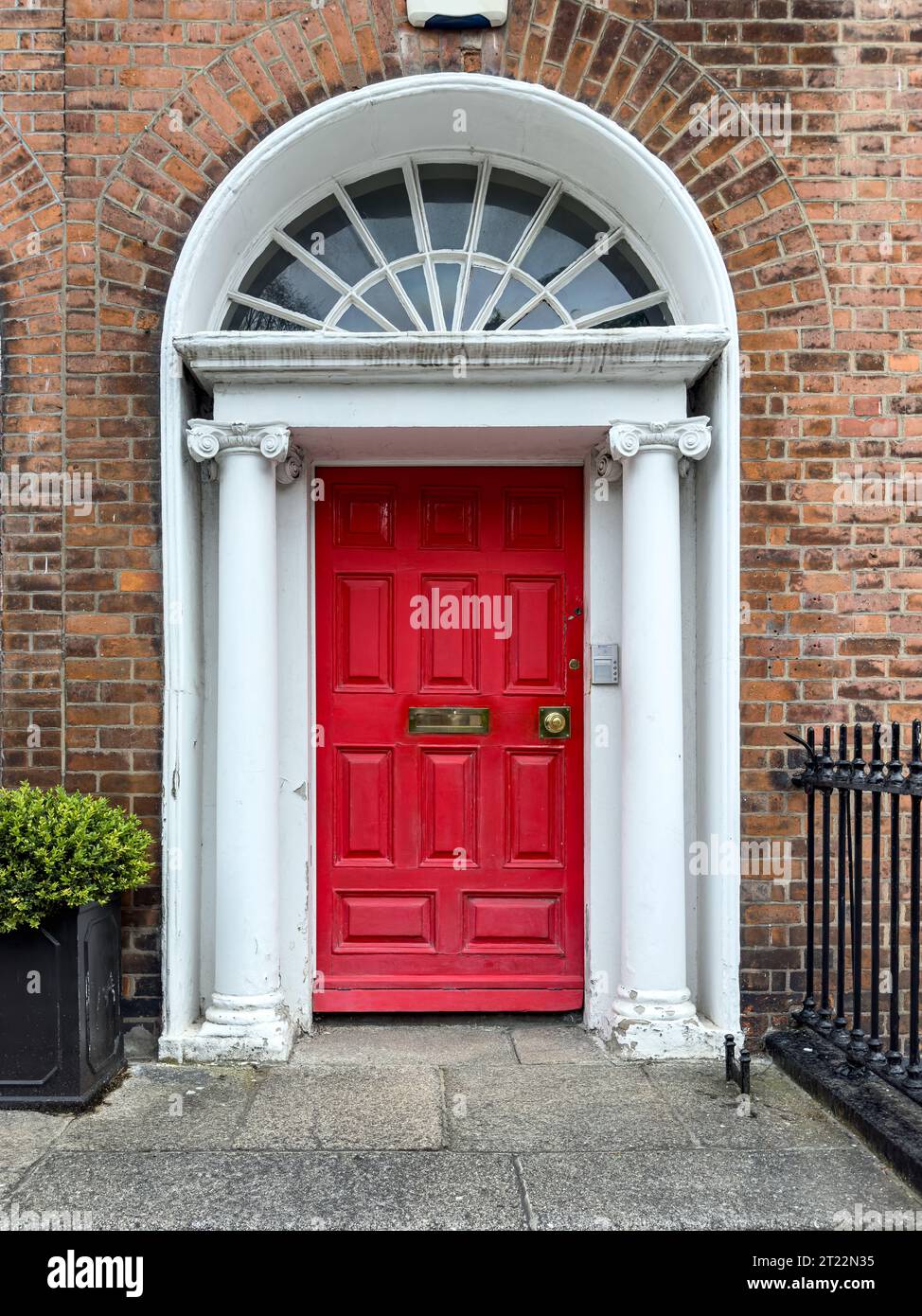 A famous red painted Georgian door in Dublin, capital of Ireland Stock ...