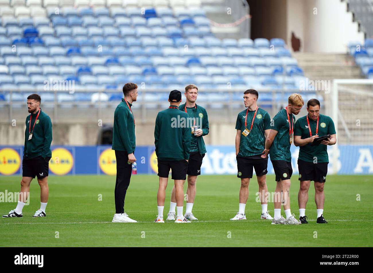 The Republic of Ireland players inspect the pitch ahead of the UEFA ...