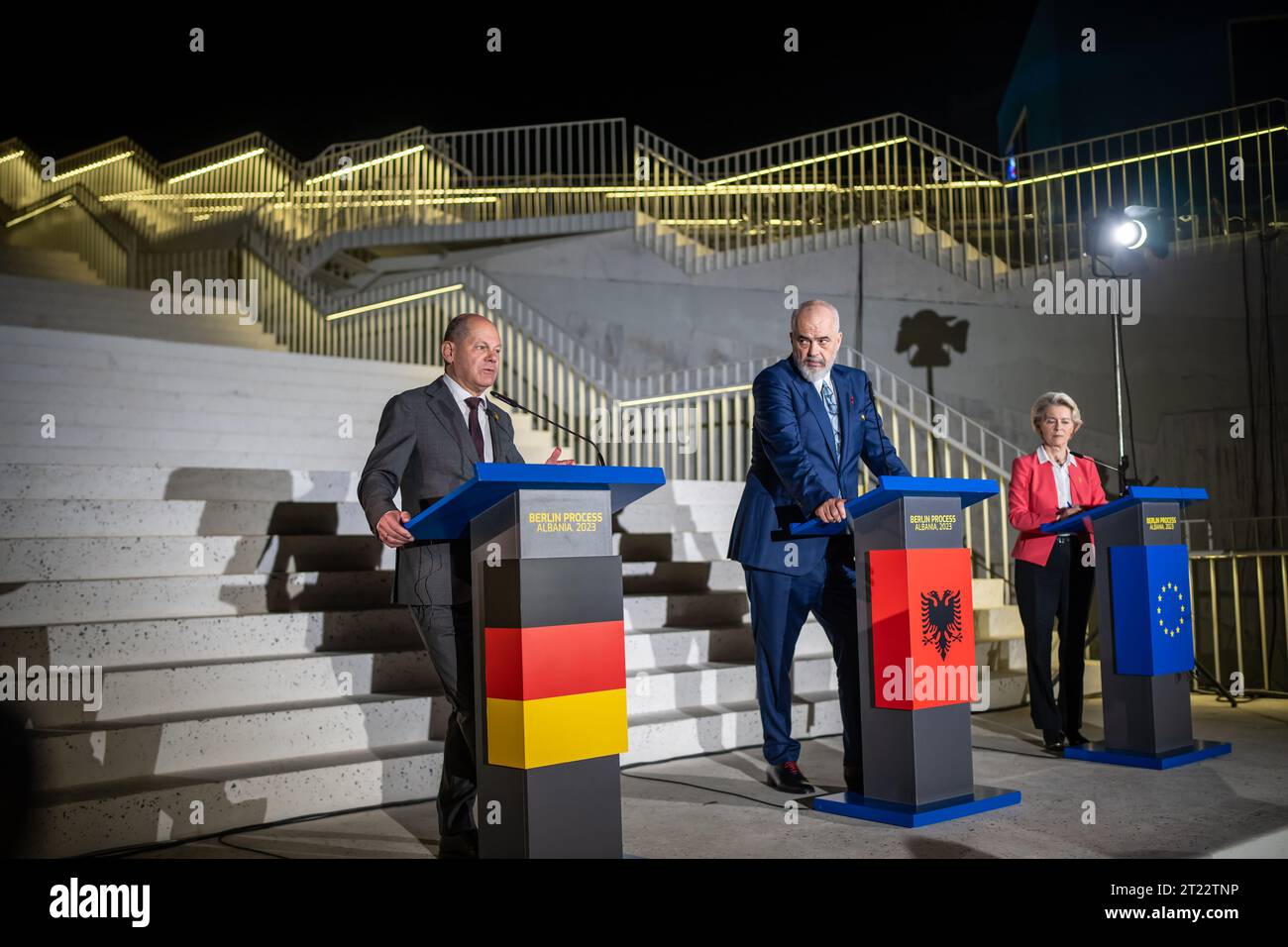 Tirana, Albania. 16th Oct, 2023. German Chancellor Olaf Scholz (l, SPD ...