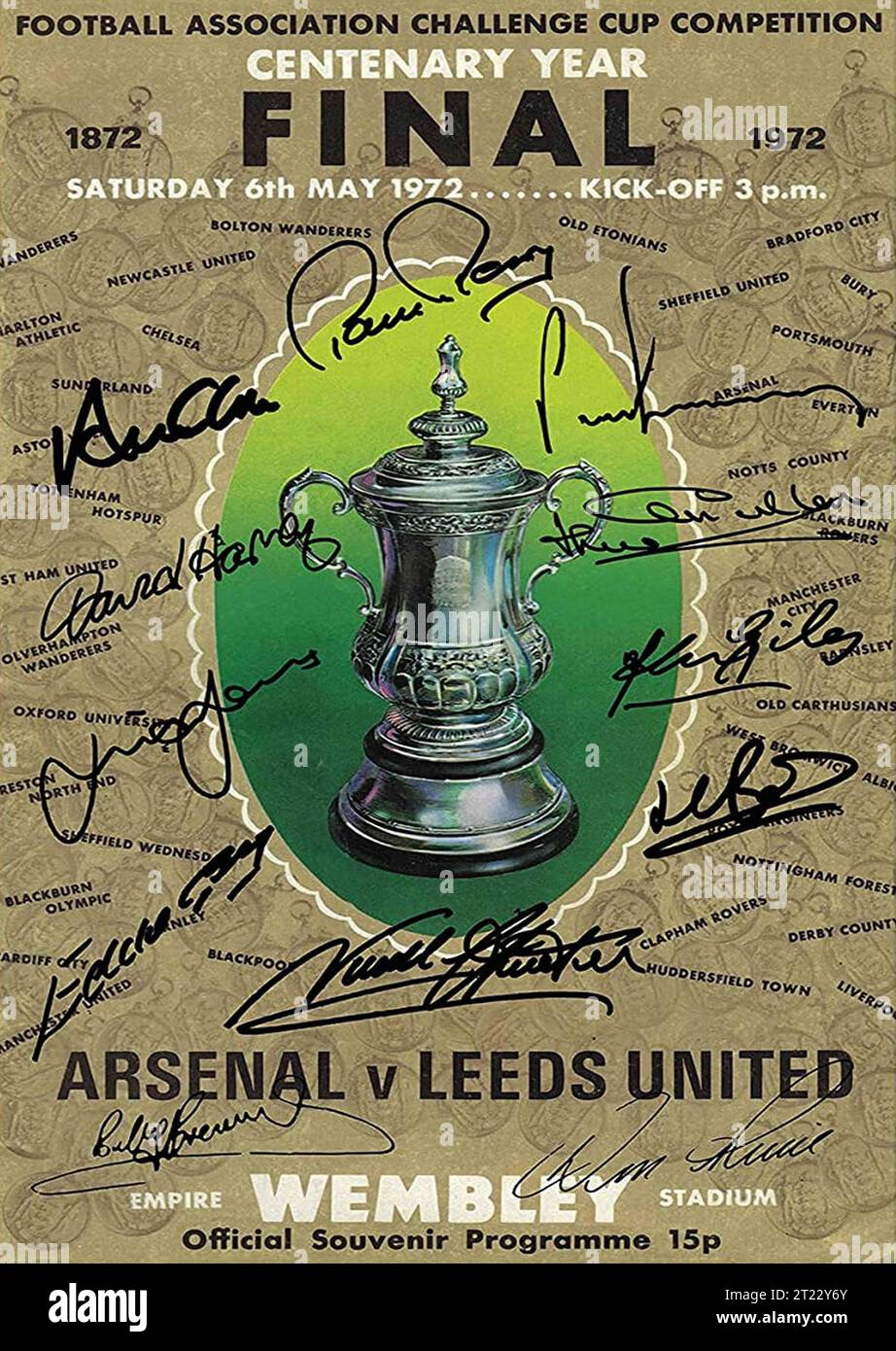 Vintage signed cup final programme hi-res stock photography and images ...