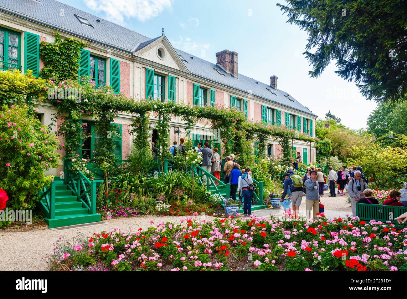 Monet’s house and visitors at Giverny, the garden of French ...