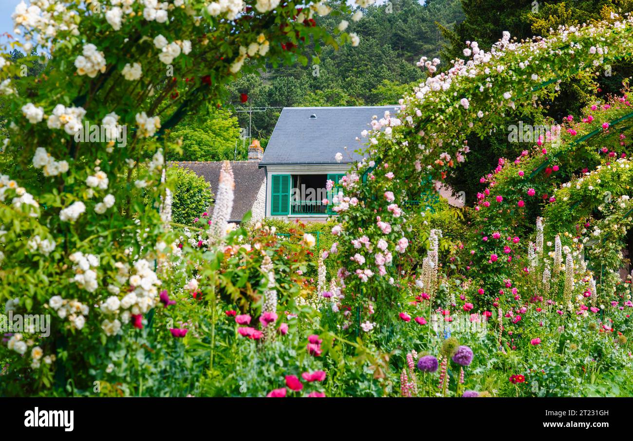 Rose arches and colourful summer flower borders in Giverny, the garden ...