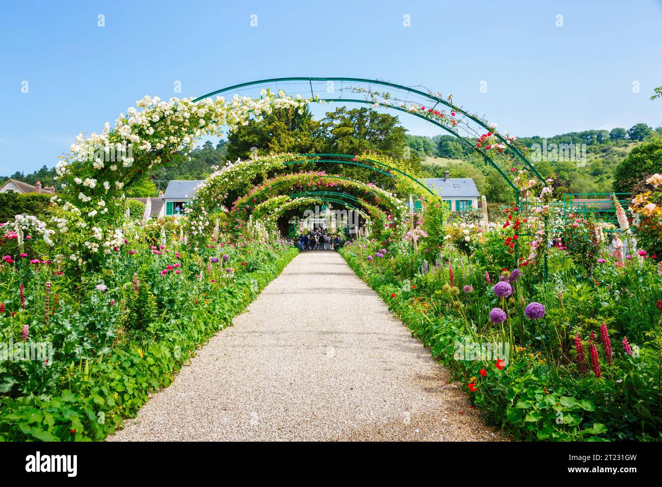 Rose arches and colourful summer flower borders in Giverny, the garden ...