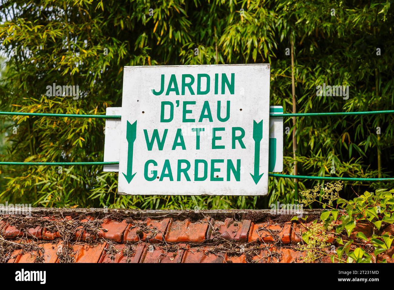 Direction sign to the Water Garden at Giverny, the garden of French ...