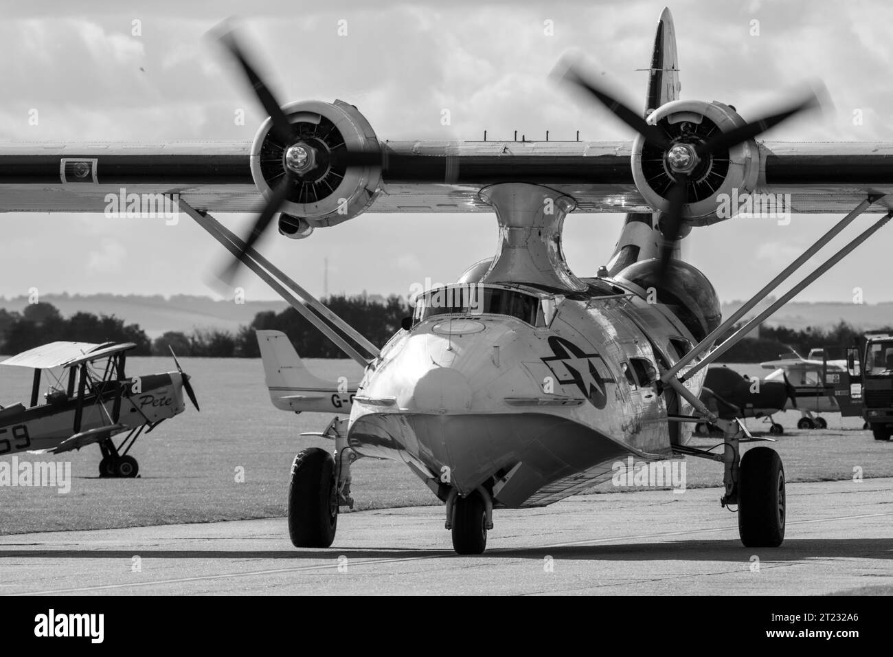 Vintage catalina flying boat Black and White Stock Photos & Images - Alamy