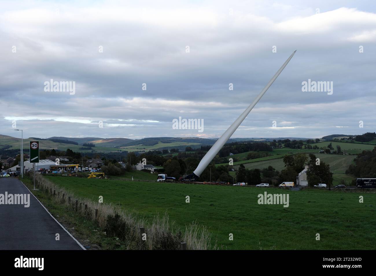 Selkirk, UK. 16th Oct, 2023. A wind turbine blade on route to a new ...