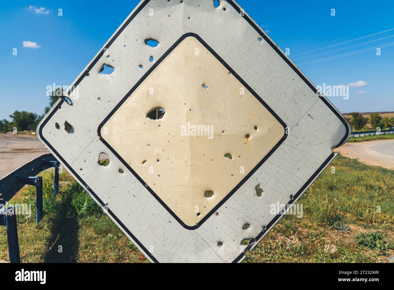Bullet holes in road sign hi-res stock photography and images - Alamy