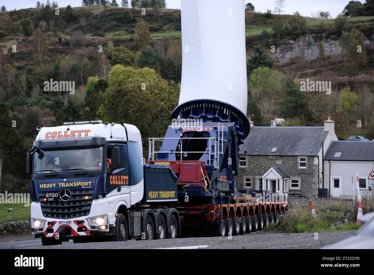 Selkirk, UK. 16th Oct, 2023. A wind turbine blade on route to a new ...
