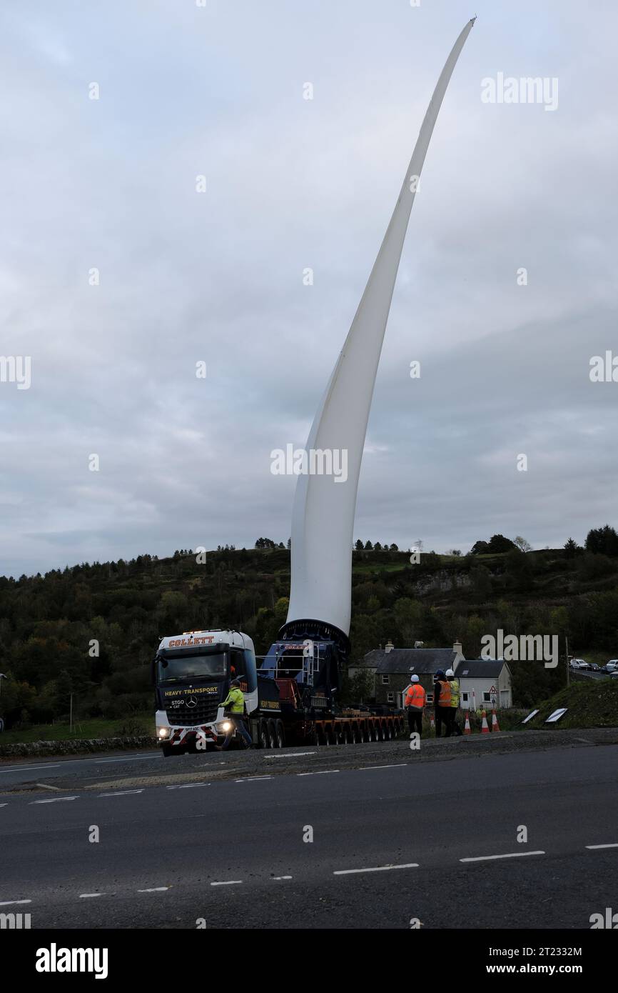 Selkirk, UK. 16th Oct, 2023. A wind turbine blade on route to a new ...