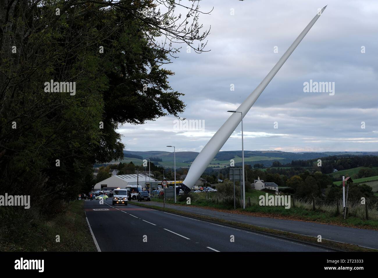 Selkirk, UK. 16th Oct, 2023. A wind turbine blade on route to a new ...