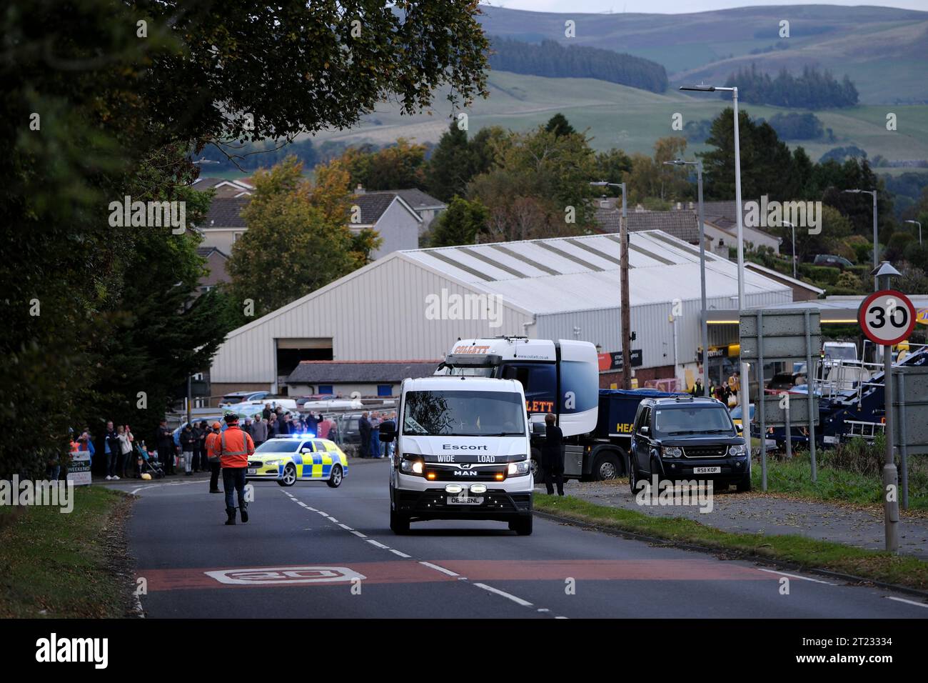 Selkirk, UK. 16th Oct, 2023. A wind turbine blade on route to a new ...