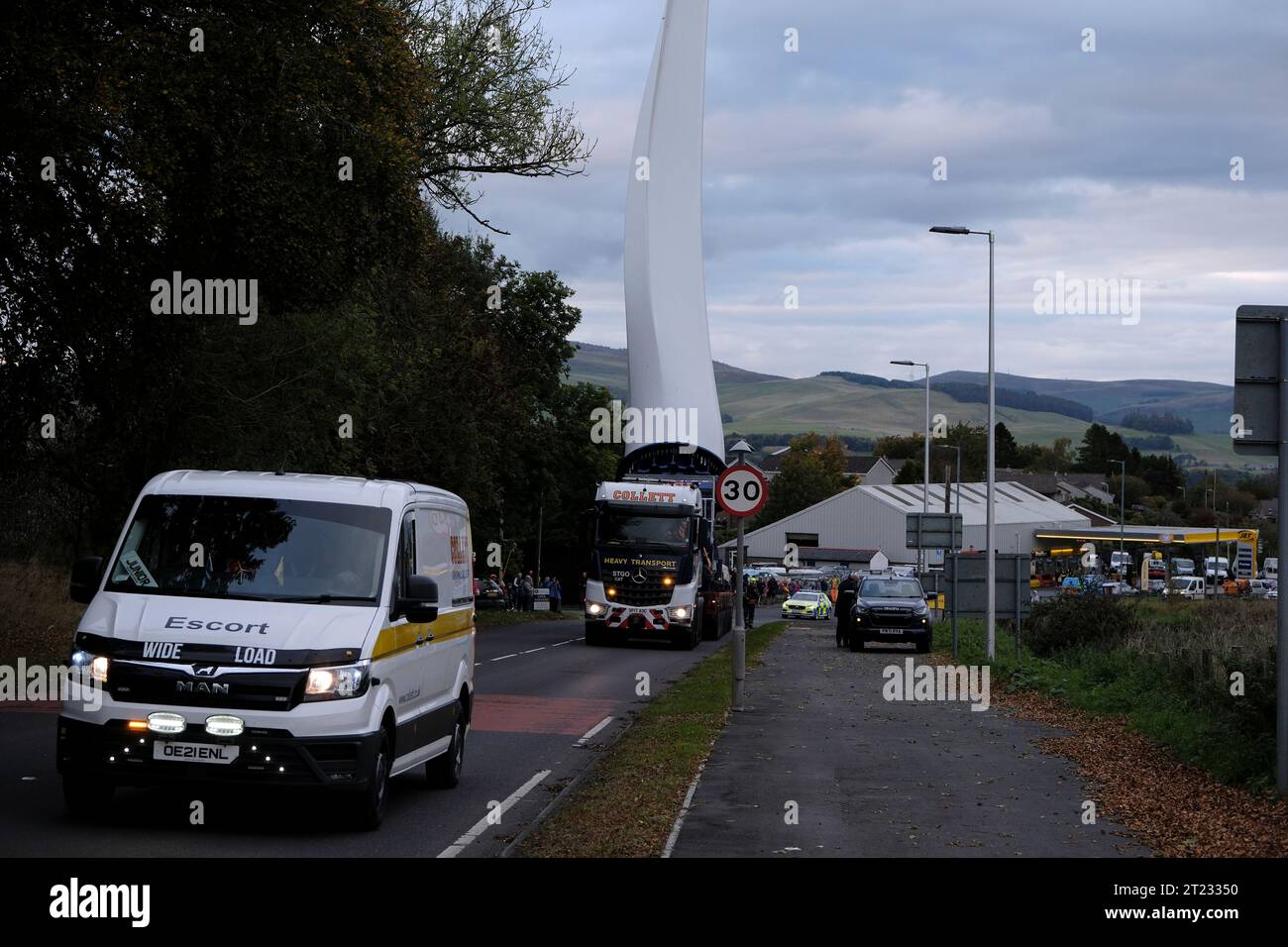 Selkirk, UK. 16th Oct, 2023. A wind turbine blade on route to a new ...