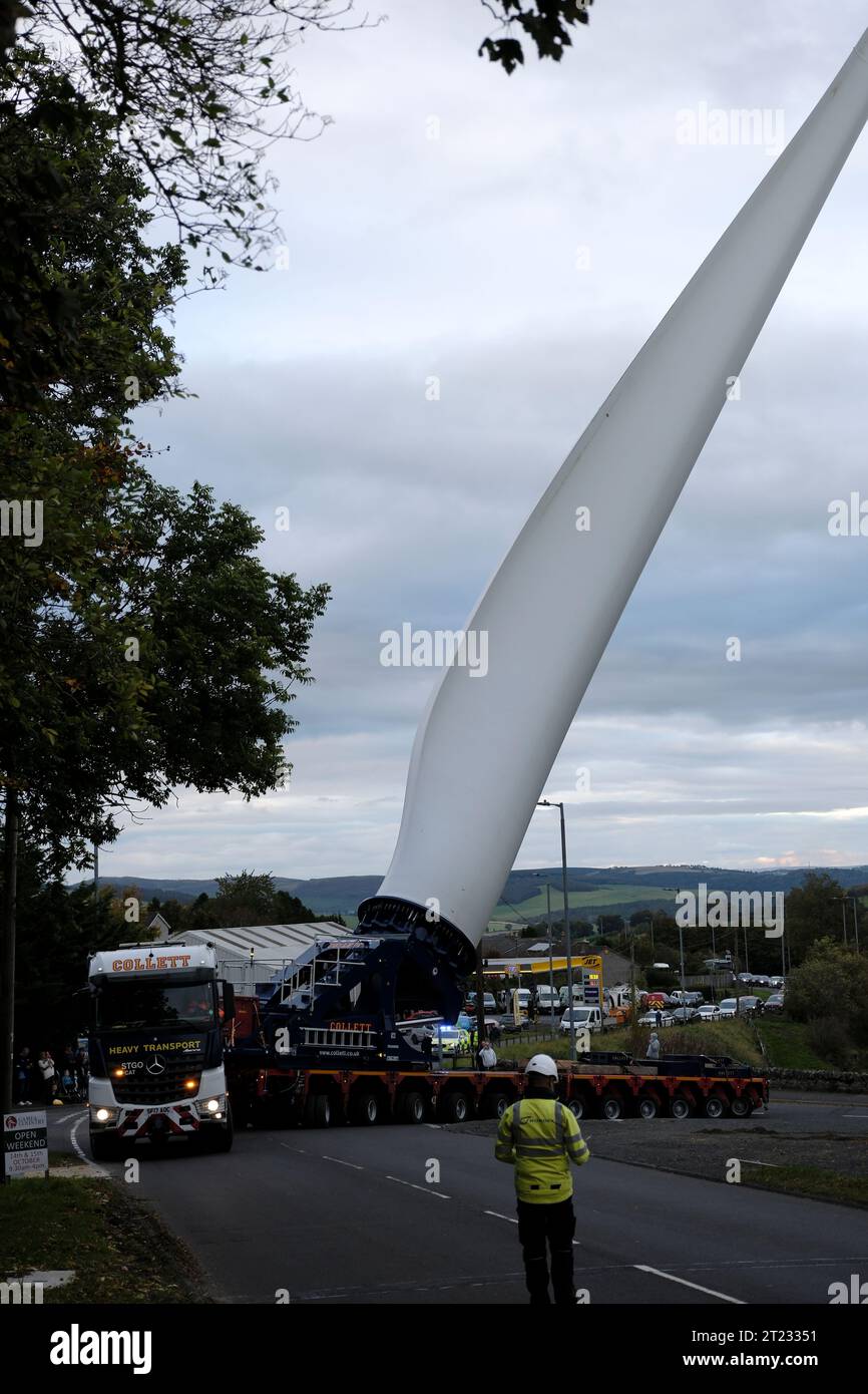 Selkirk, UK. 16th Oct, 2023. A wind turbine blade on route to a new ...