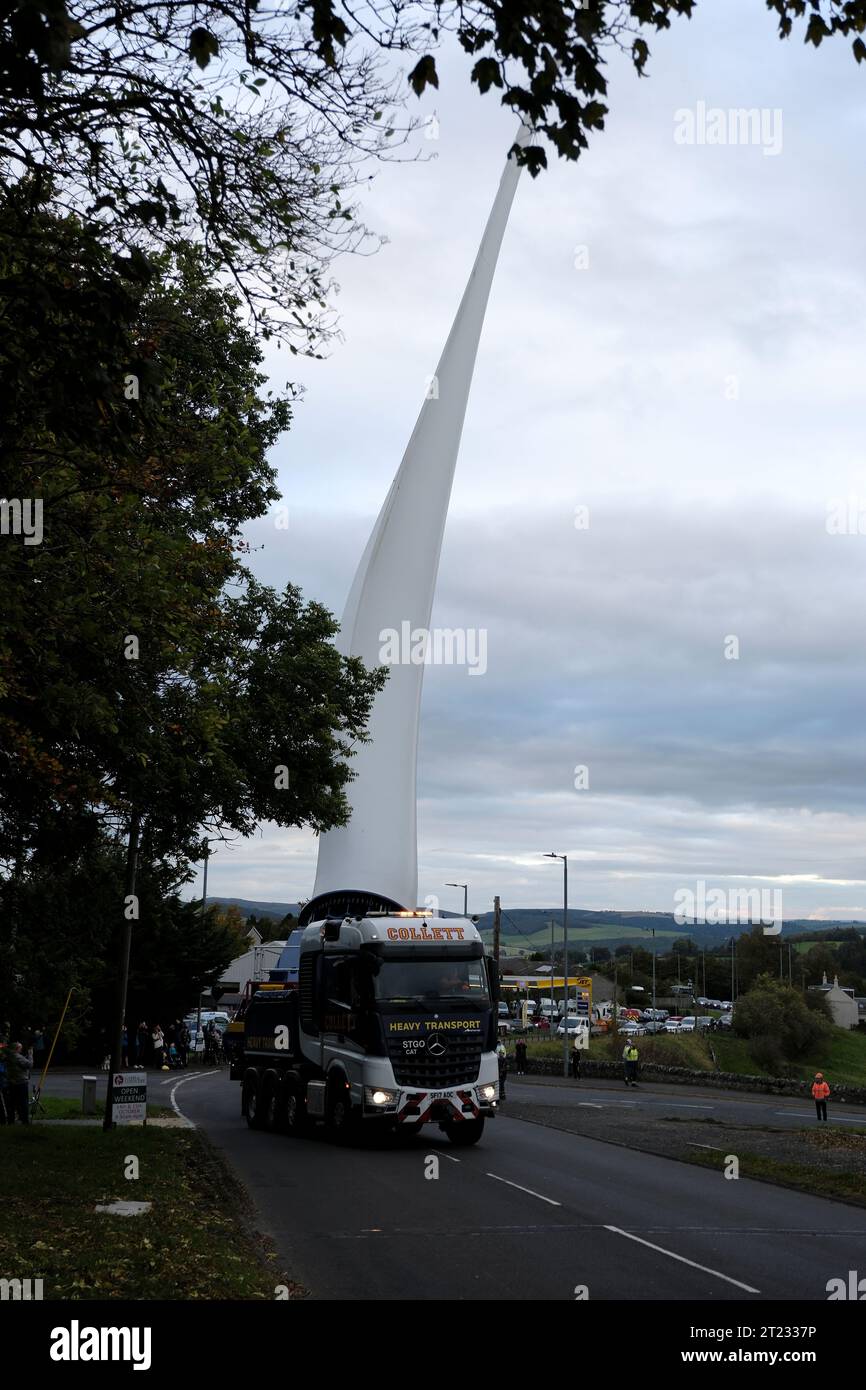 Selkirk, UK. 16th Oct, 2023. A wind turbine blade on route to a new ...