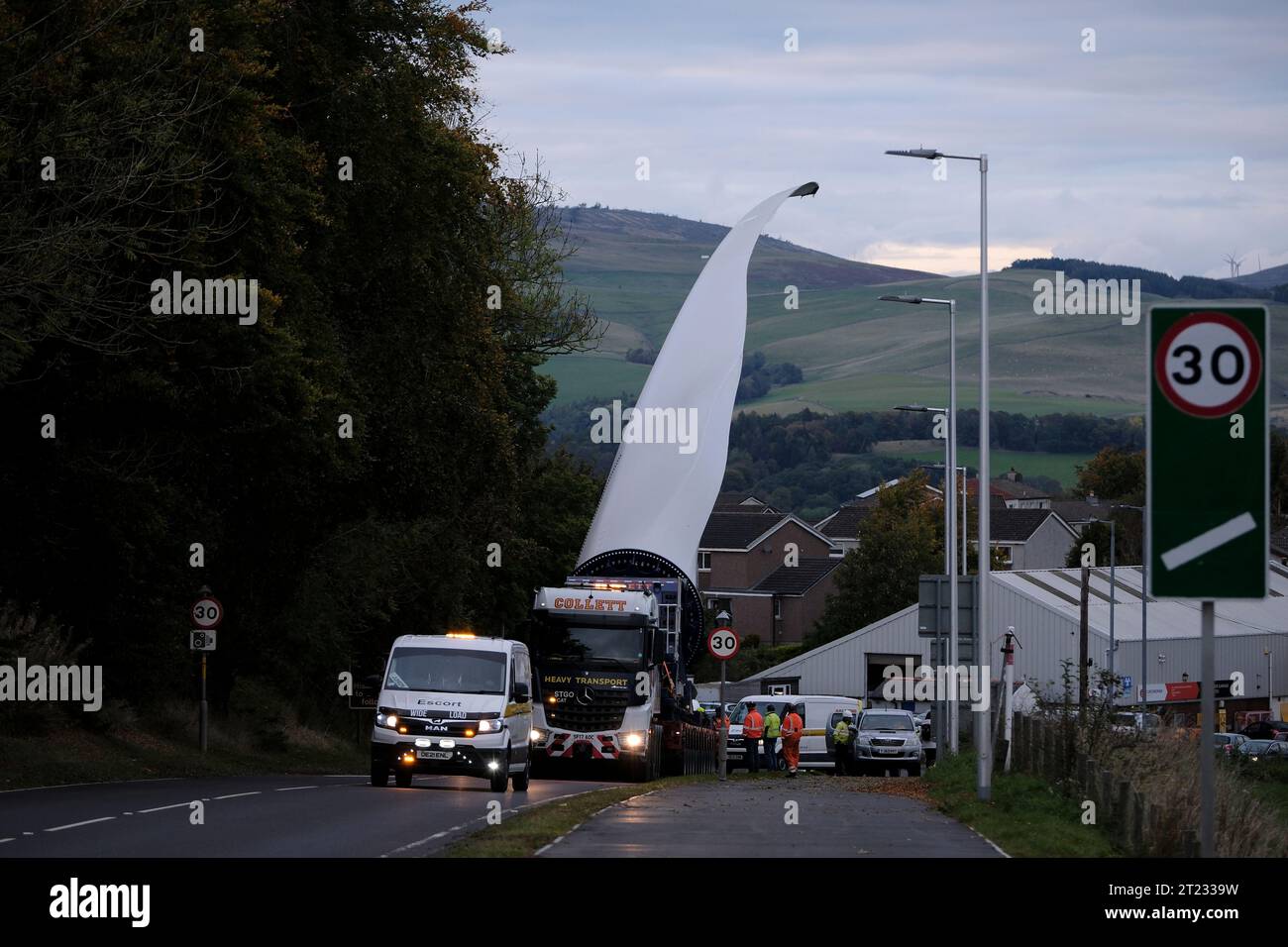 Selkirk, UK. 16th Oct, 2023. A wind turbine blade on route to a new ...