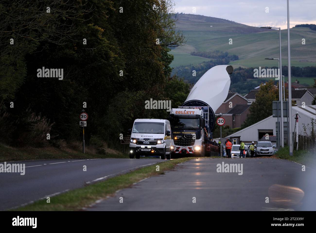 Selkirk, UK. 16th Oct, 2023. A wind turbine blade on route to a new ...