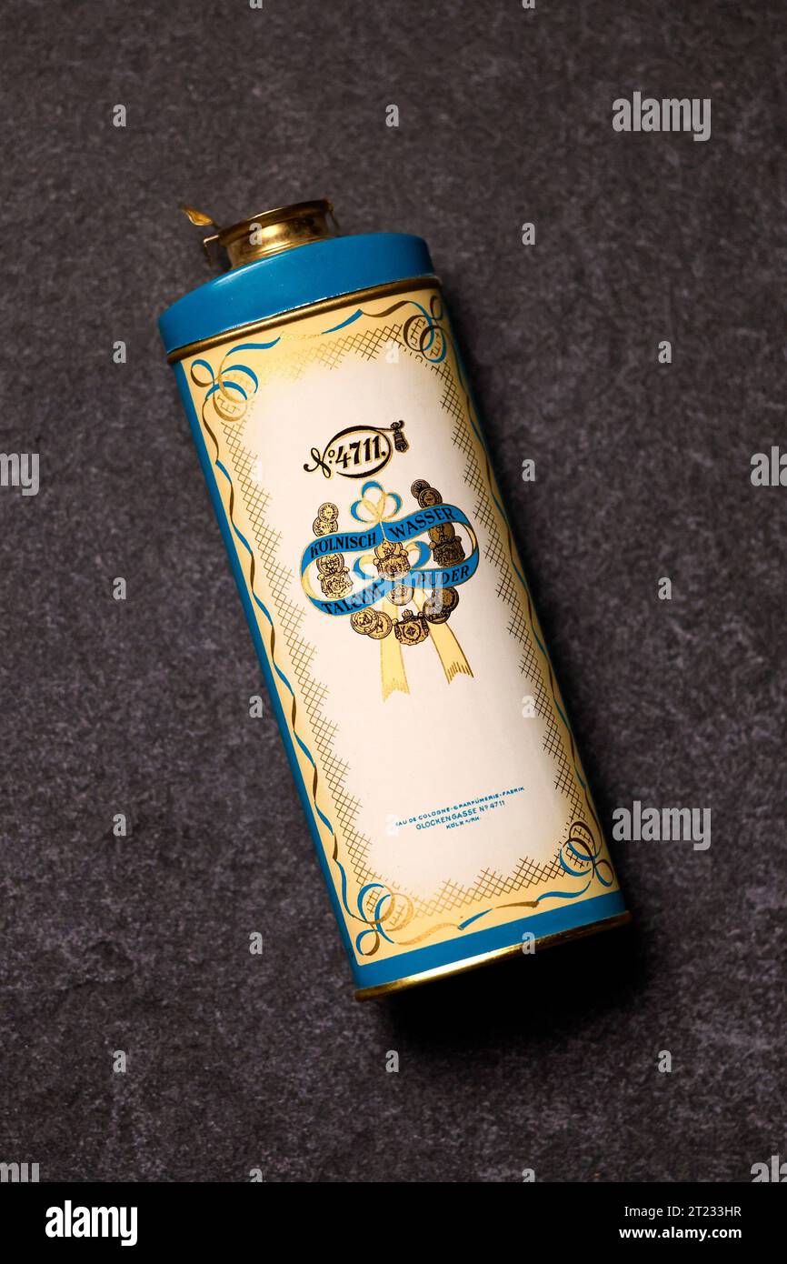 Ein Vintage-Produkt von 4711 Talcum Puder mit dem Logo von 4711 ...