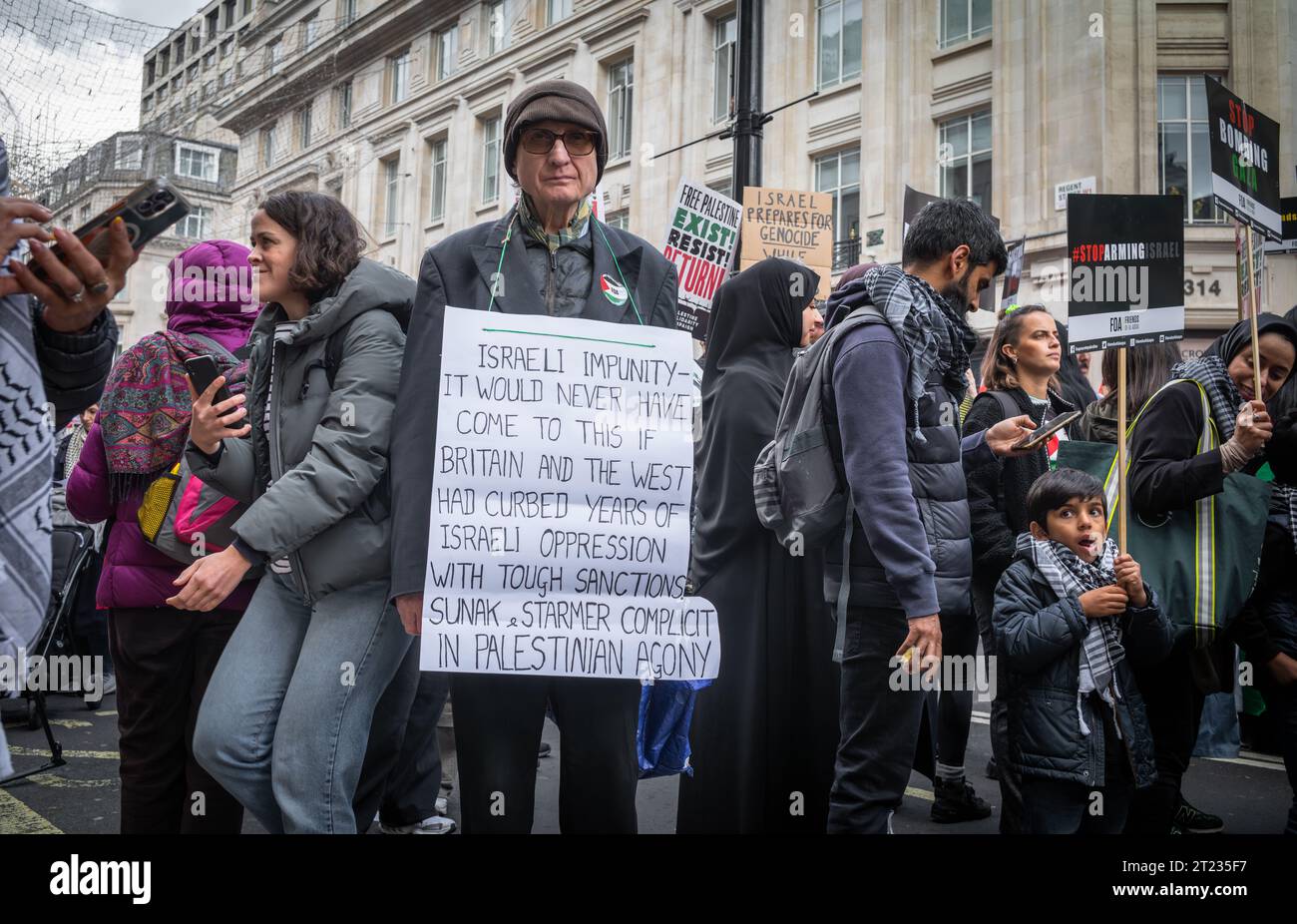 London Uk 14 Oct 2023 A Pro Palestinian Protester Holds A Placard
