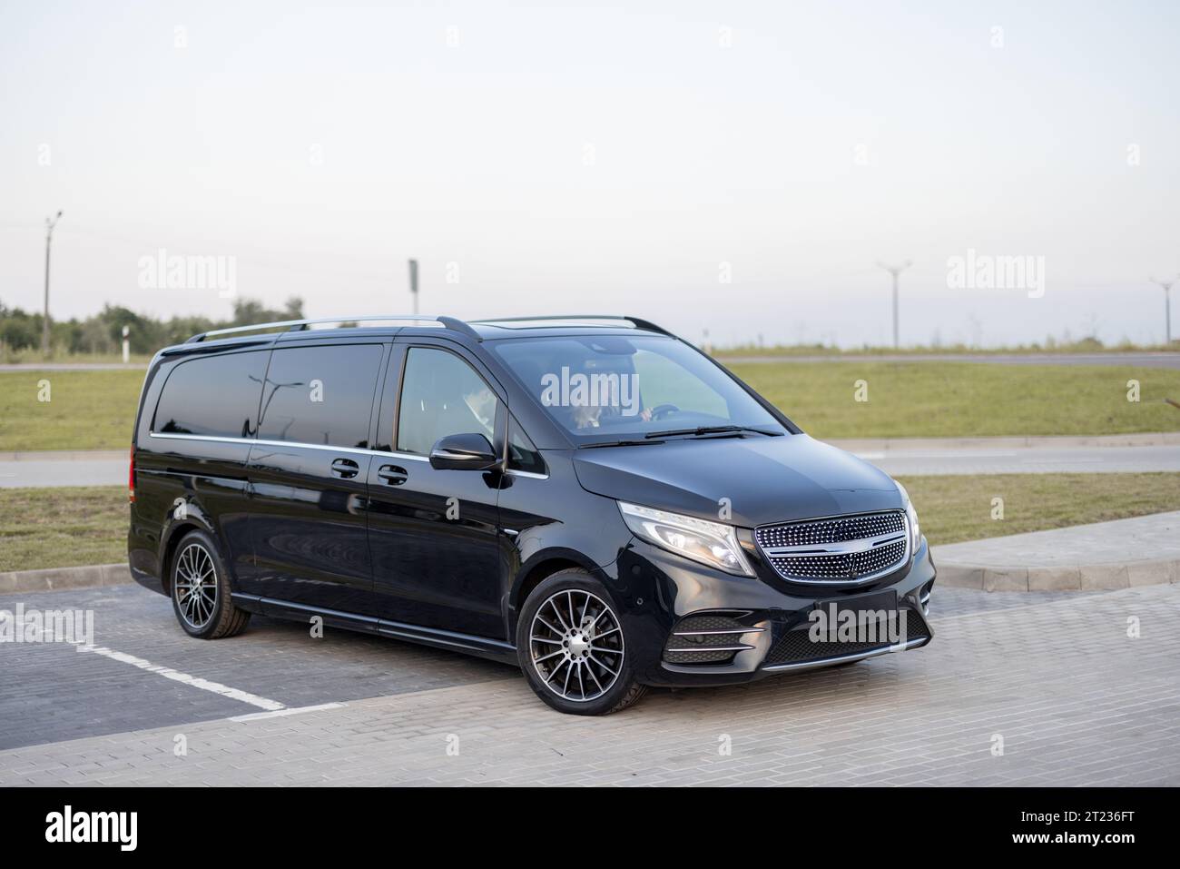 Luxury minivan hi-res stock photography and images - Alamy