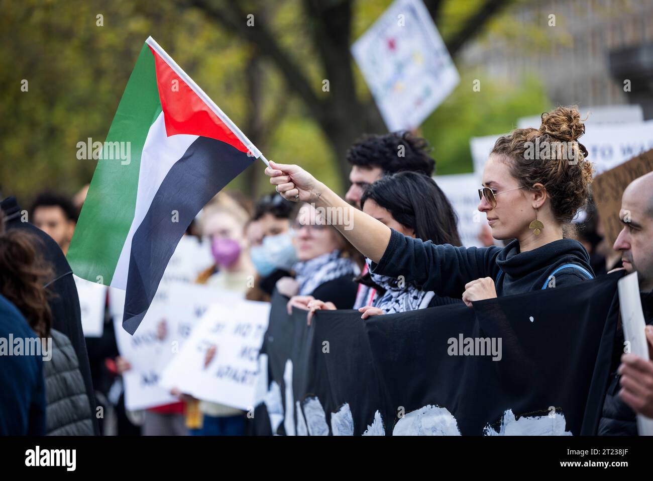 Protestors against Israel's planned incursion into Gaza demonstrate ...