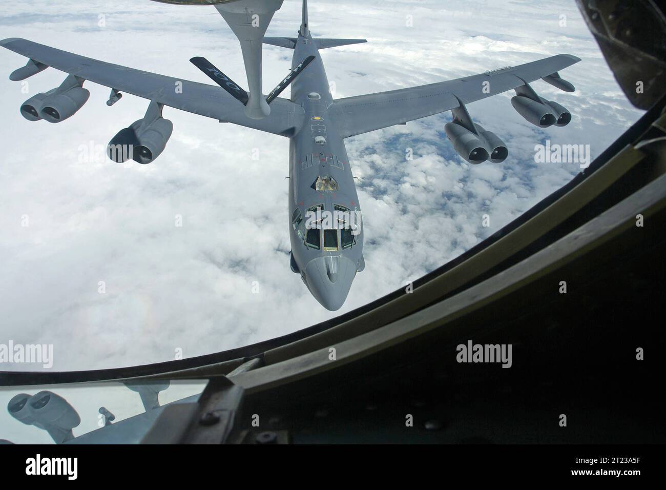 Ein Langstreckenbomber der US Air Force USAF vom Typ Boeing B-52 ...