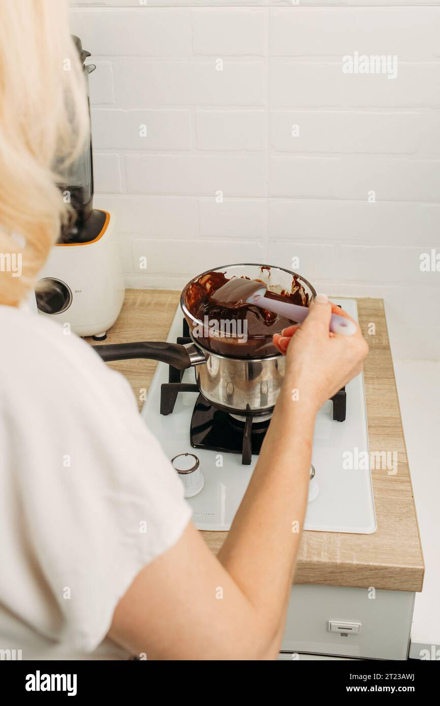 The pastry chef mixes melted chocolate. Close-up Stock Photo - Alamy