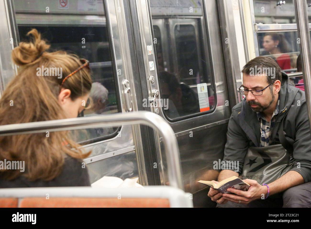 Man reading book metro hi-res stock photography and images - Alamy