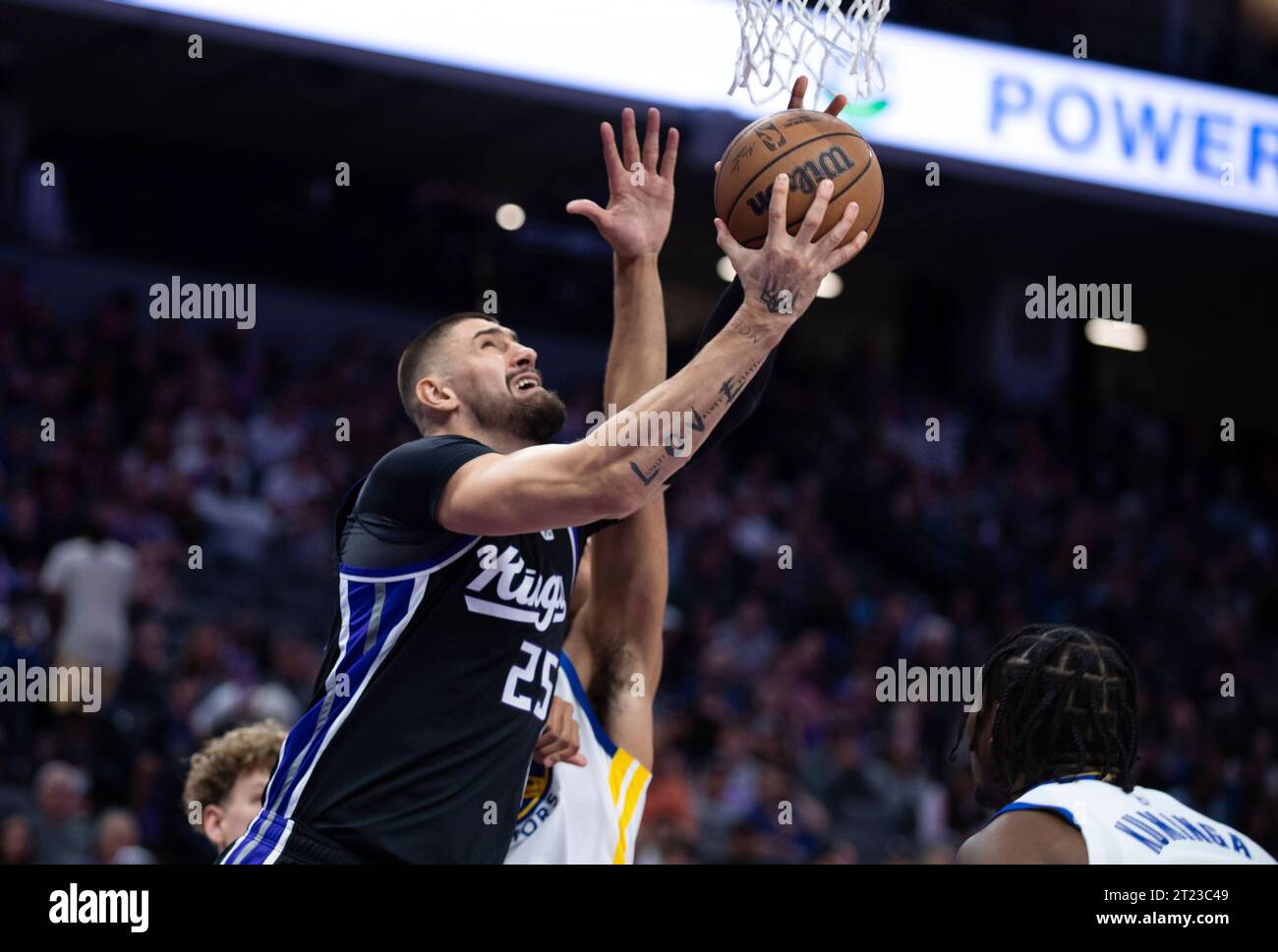 Sacramento Kings center Alex Len (25) lays a ball up in the second half ...