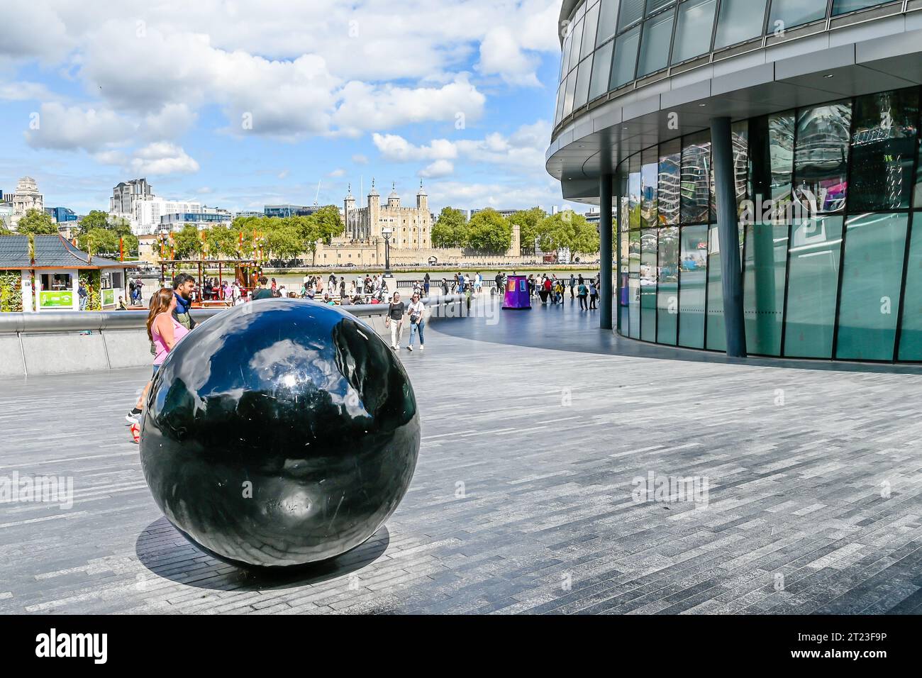 The queen's walk and london hi-res stock photography and images - Alamy