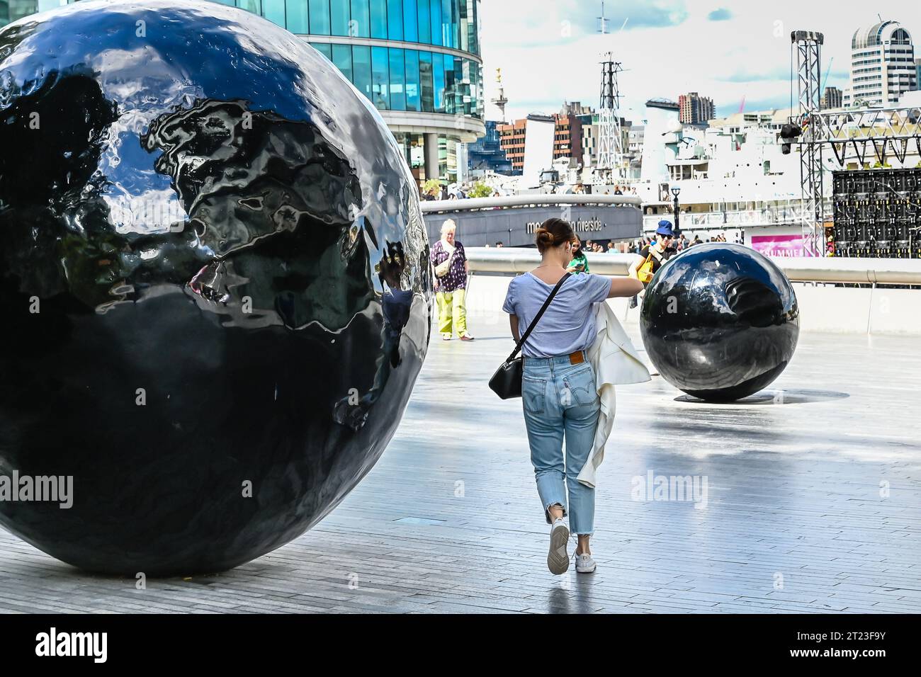 Black sphere sculpture More London Riverside, Queen's Walk, London ...
