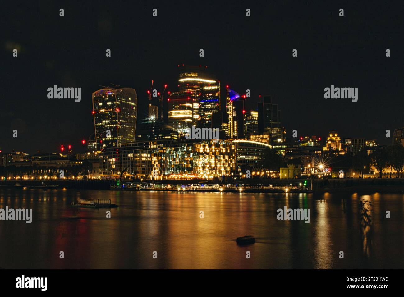London night view of traffic lights hi-res stock photography and images ...