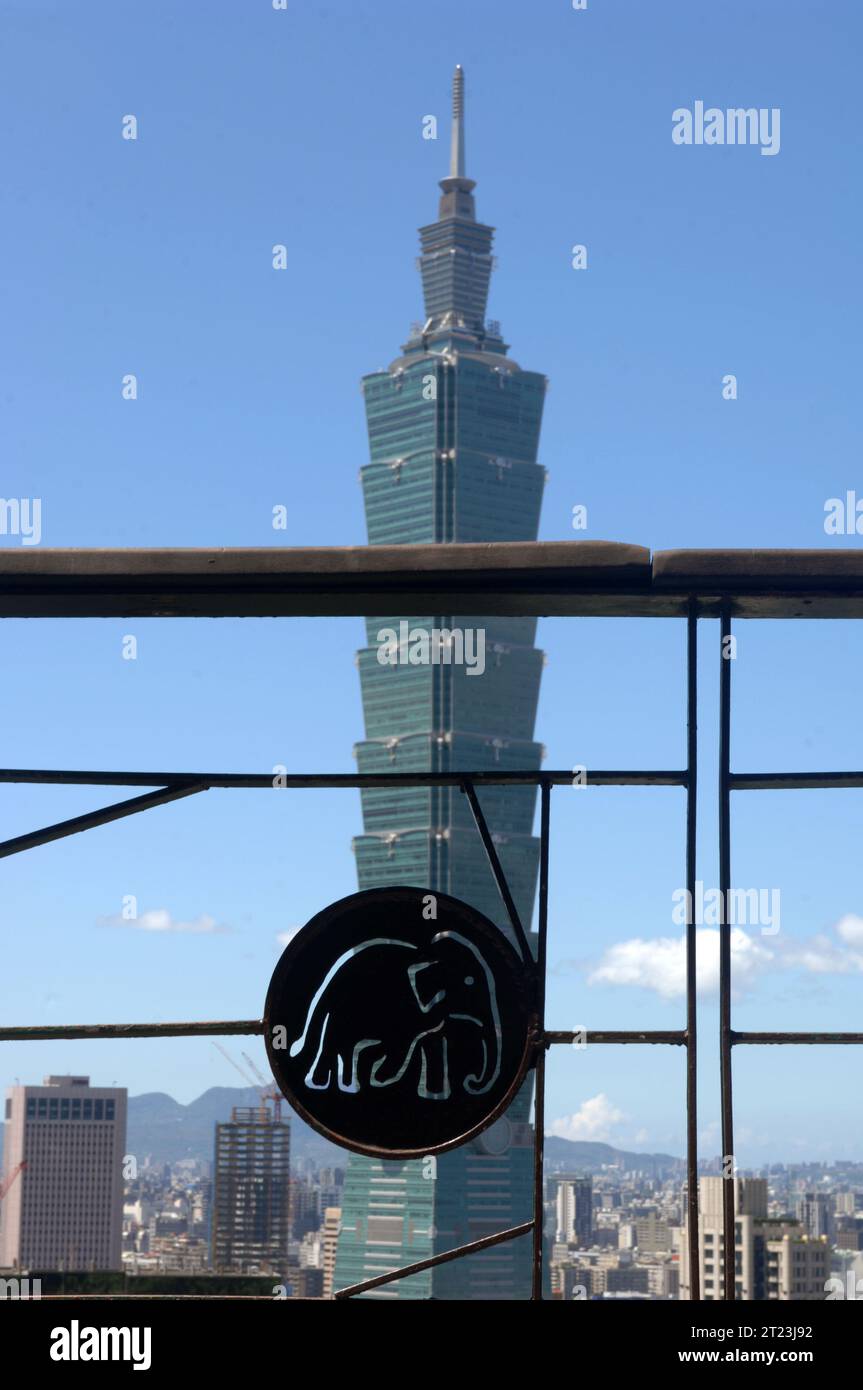 Taipei 101 tower, a view from Elephant Mountain, Taipei, Taiwan Stock ...