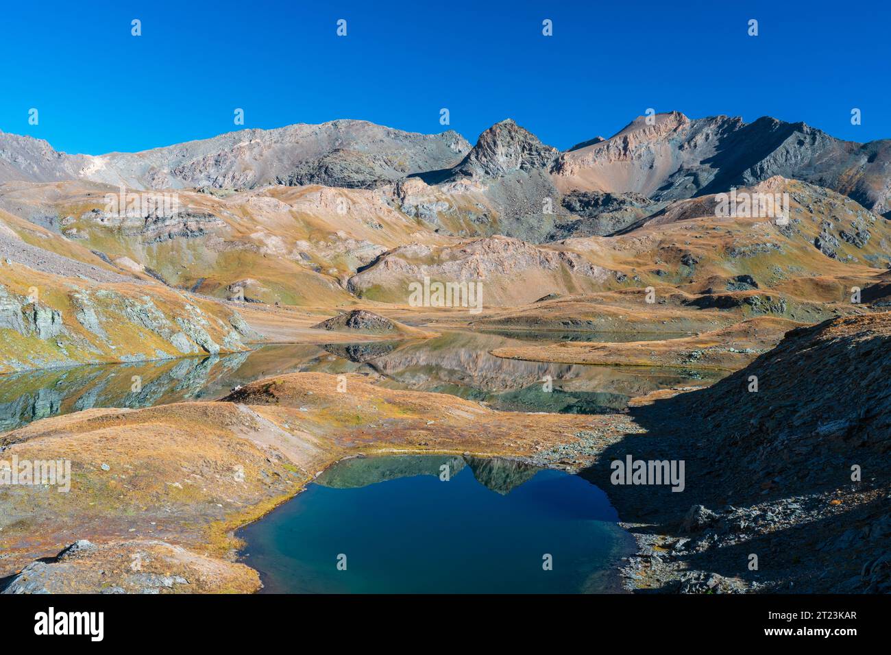 Leita lake with water reflection, Rosset, Leynir, Bes, Taou Blanc ...