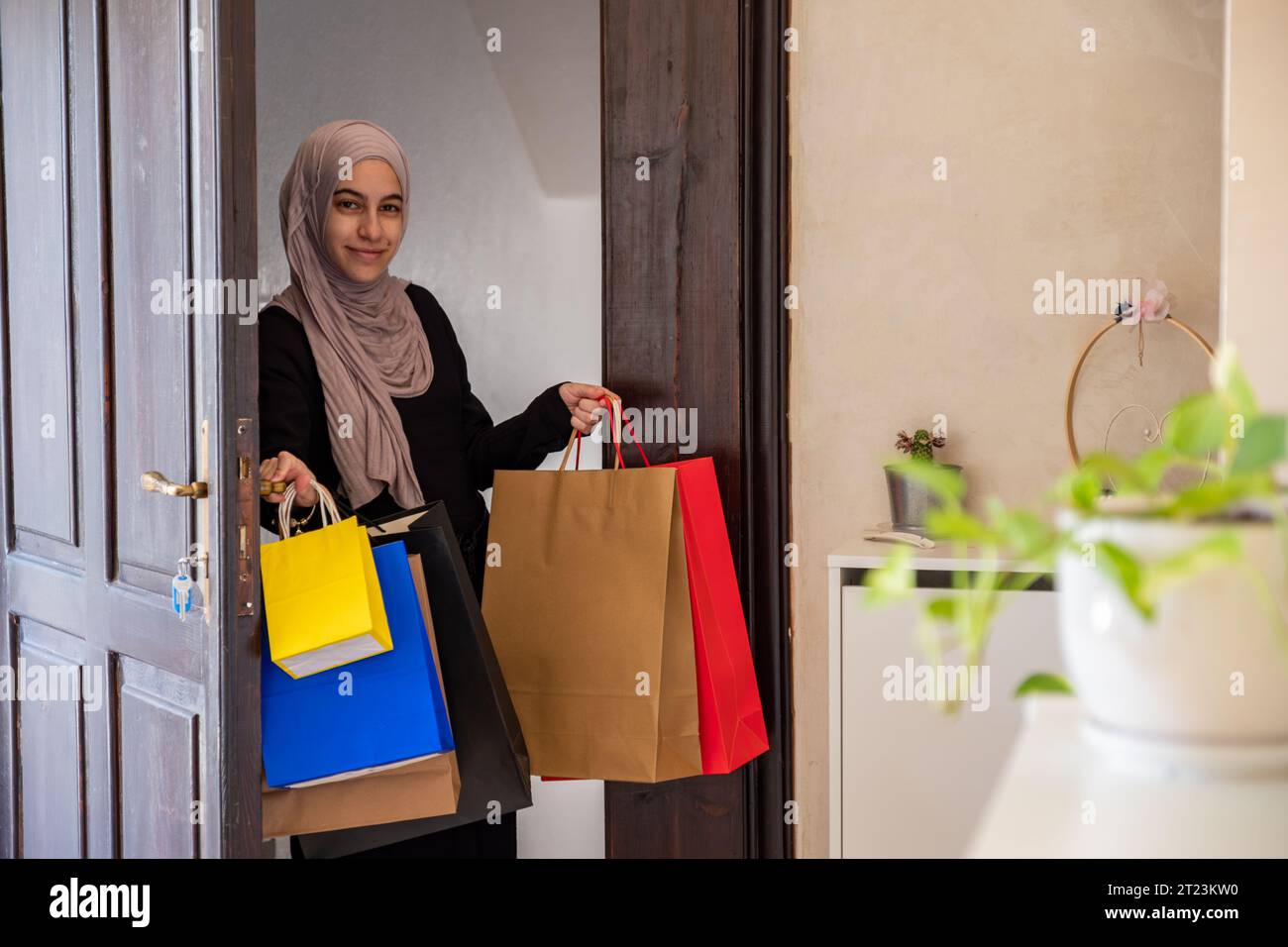 Arabic woman from jordan middle east holding shopping bags and entering ...