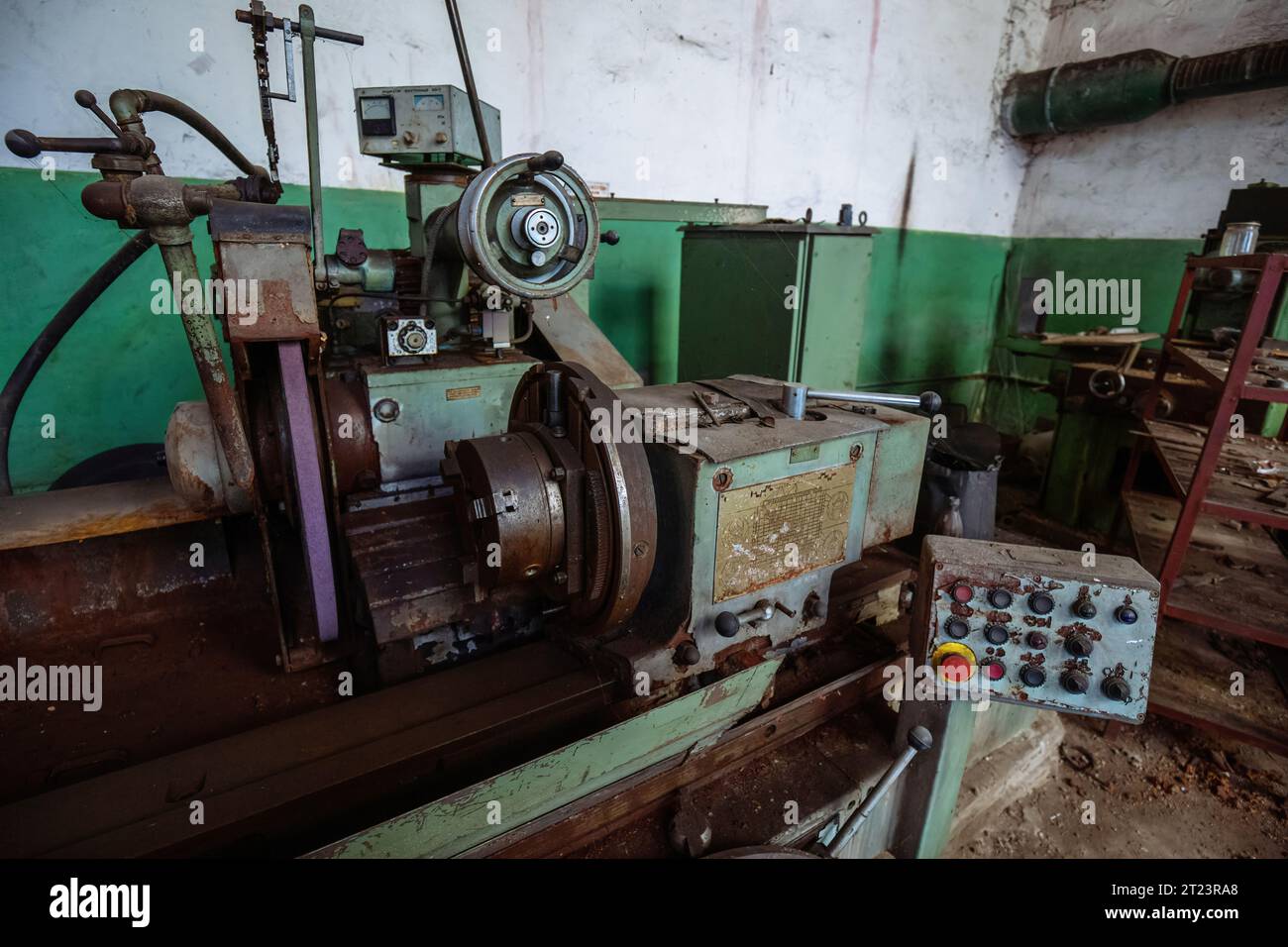 Old rusty lathe hi-res stock photography and images - Alamy