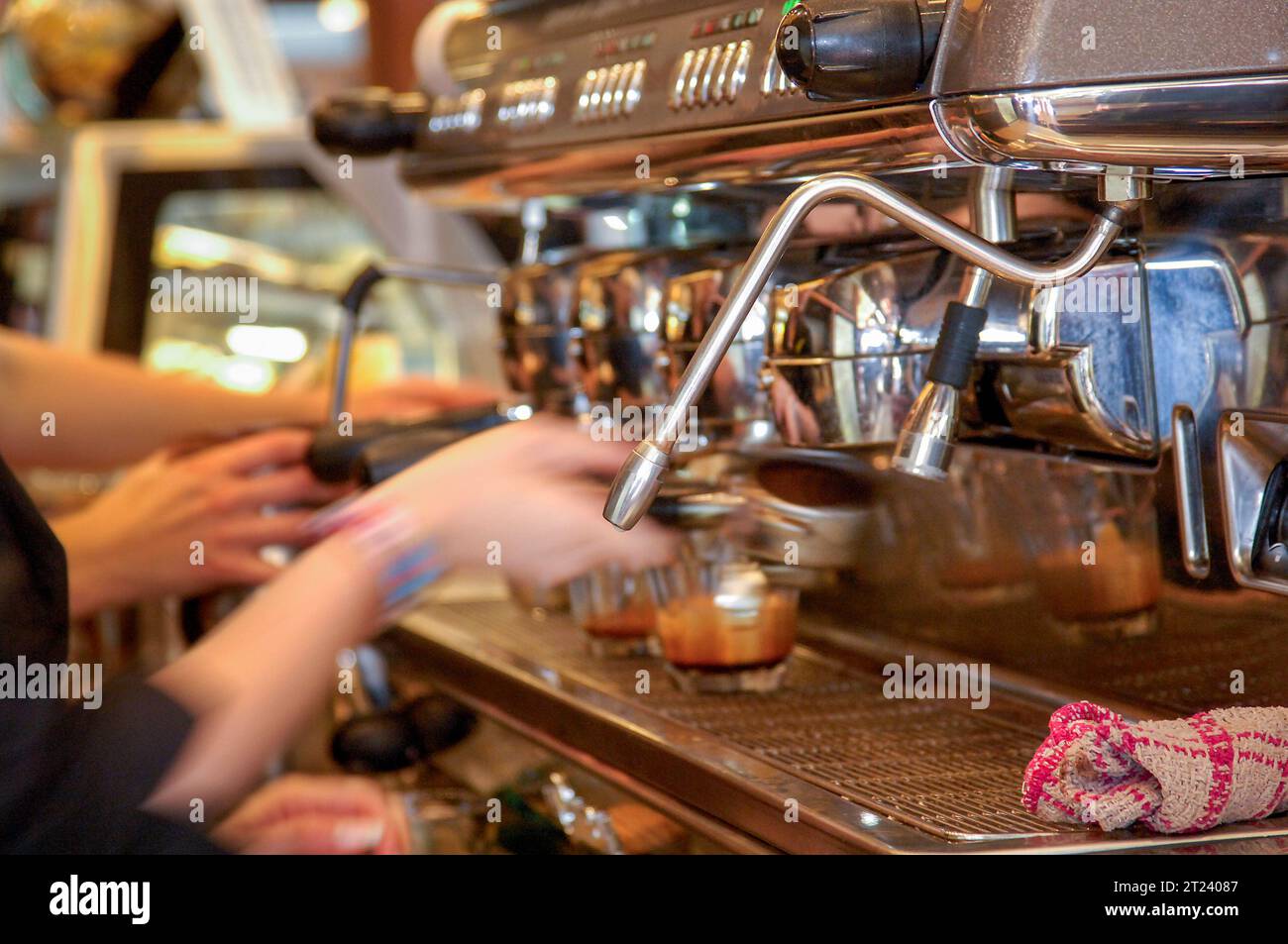 Baristas in action hi-res stock photography and images - Alamy