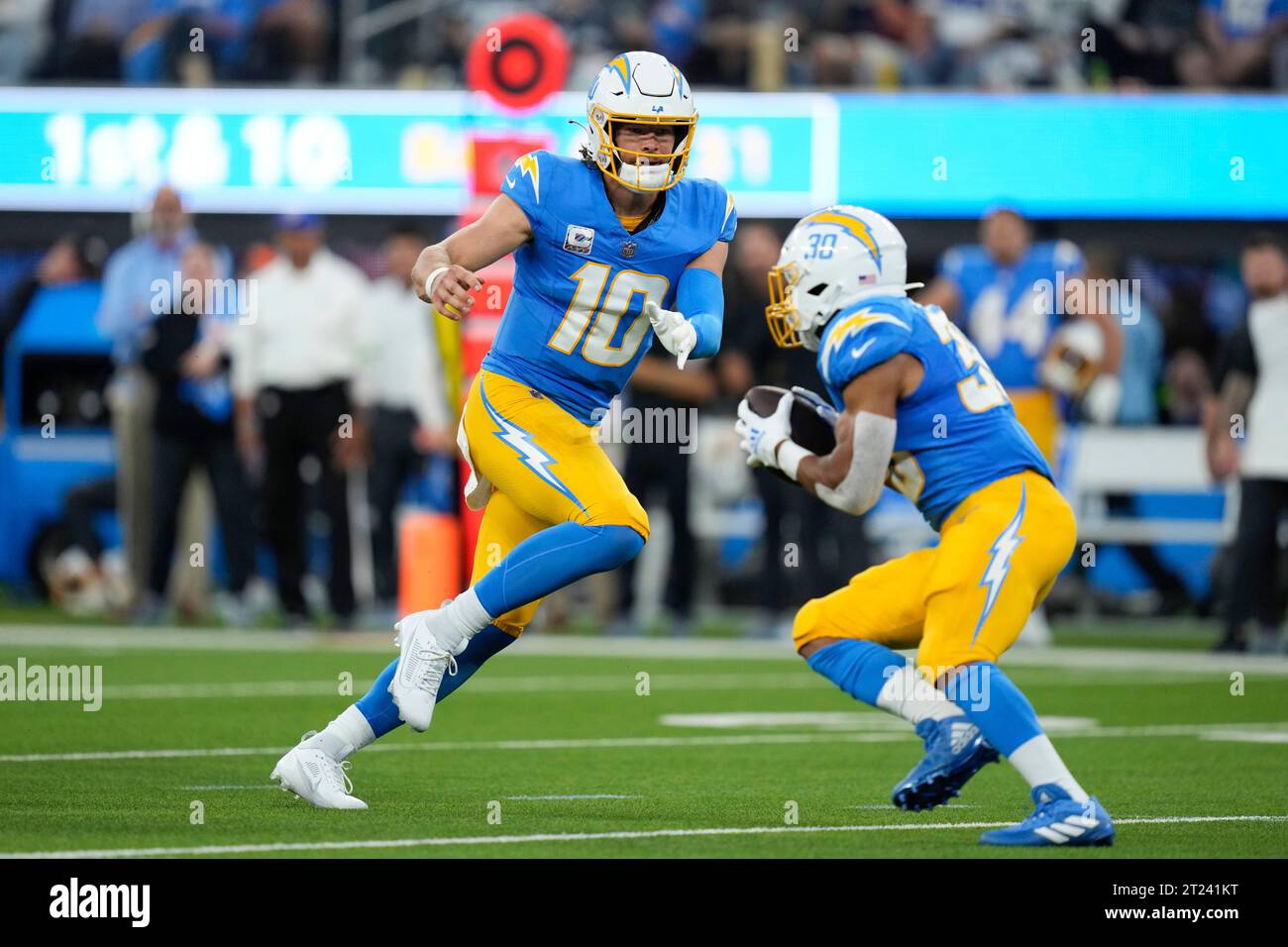 Los Angeles Chargers quarterback Justin Herbert (10) pitches to ...