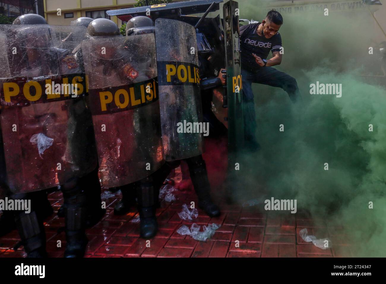 Bogor, Indonesia. 16th Oct, 2023. Indonesian anti-riot police hold a ...