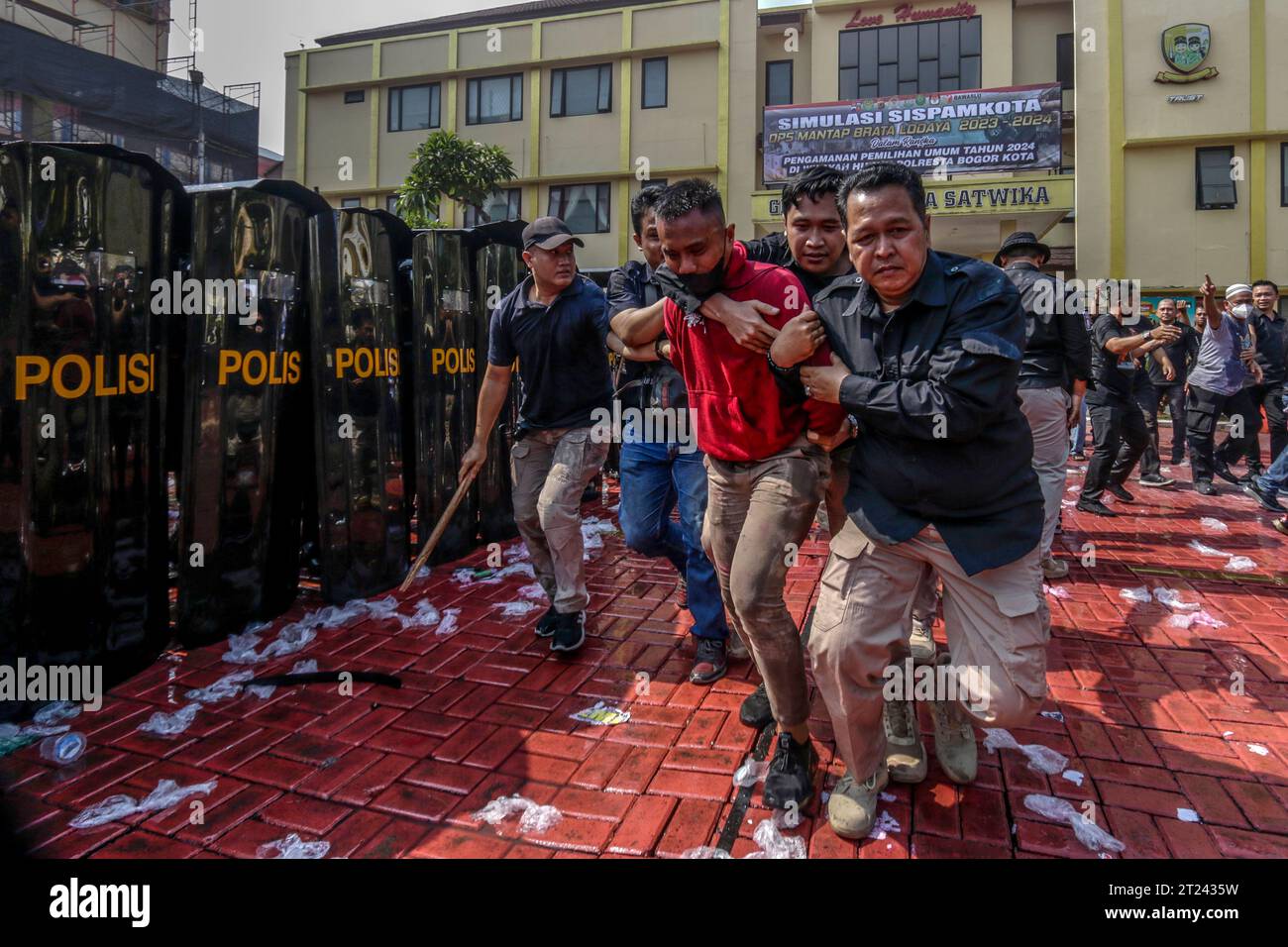 Bogor, Indonesia. 16th Oct, 2023. Indonesian anti-riot police hold a ...