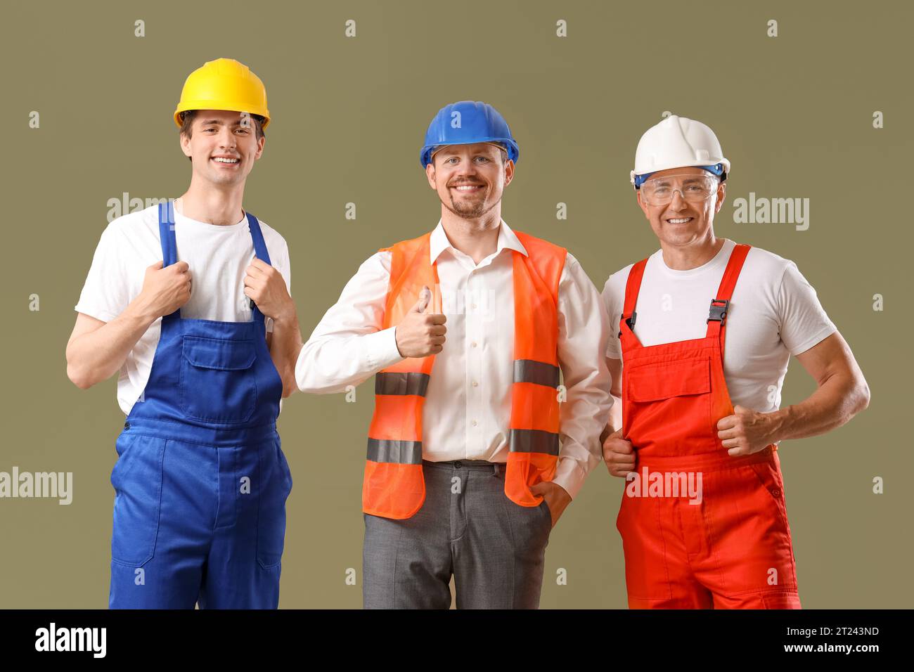 Team male builders showing hi-res stock photography and images - Alamy